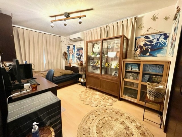 【画像】冴えないオタク部屋を総額500,000円かけてオシャレなモテ部屋に変身させたビフォーアフター画像がこちら [738130642]