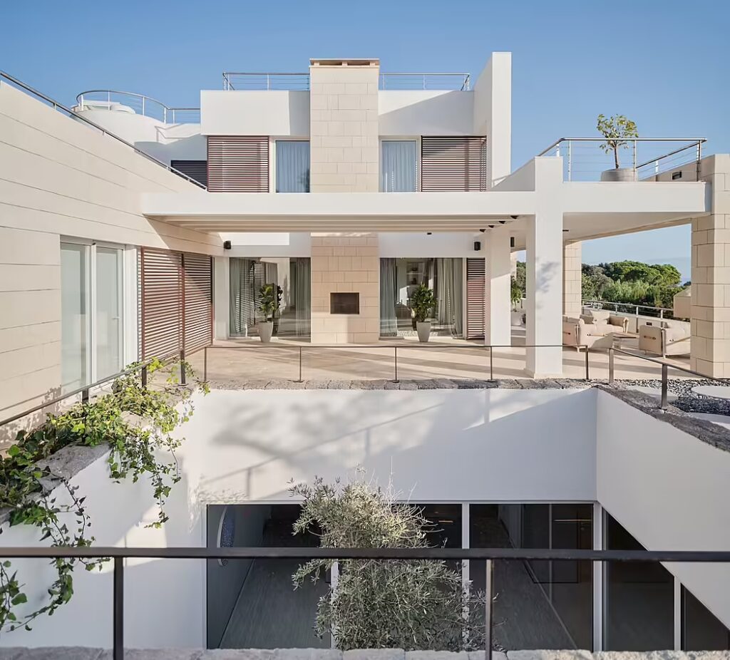 HomeAdore様58 | 様子のおかしいインテリア店